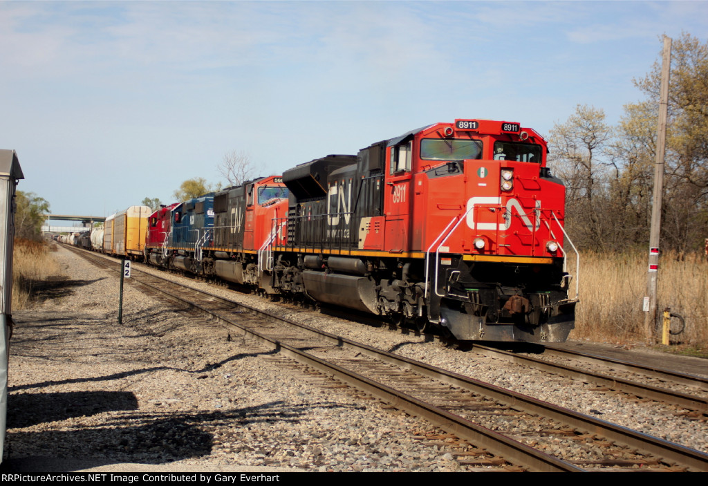 CN 8911, CN 5669, HLCX 8144 & HLCX 6315 - Canadian National and Helm Financial Leasing units